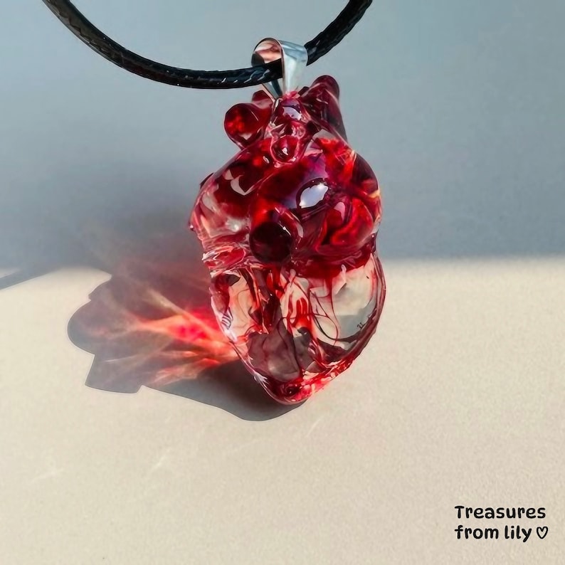 Bloody Heart Pendant Necklace Resin Heart Pendant Anatomical Blood-red ...