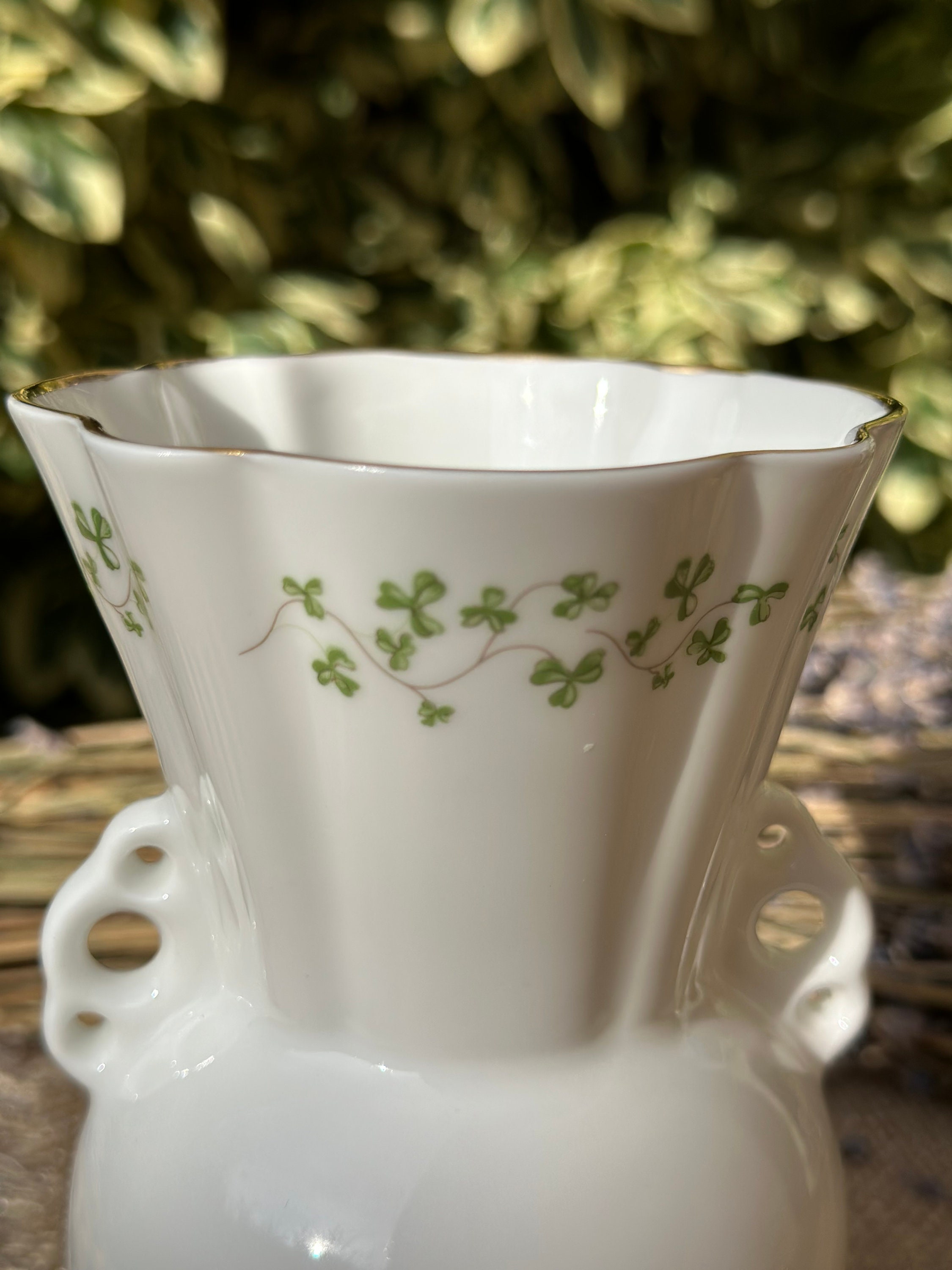 Vintage Small Royal Tara Vase With Shamrocks Shamrock Vase - Etsy UK