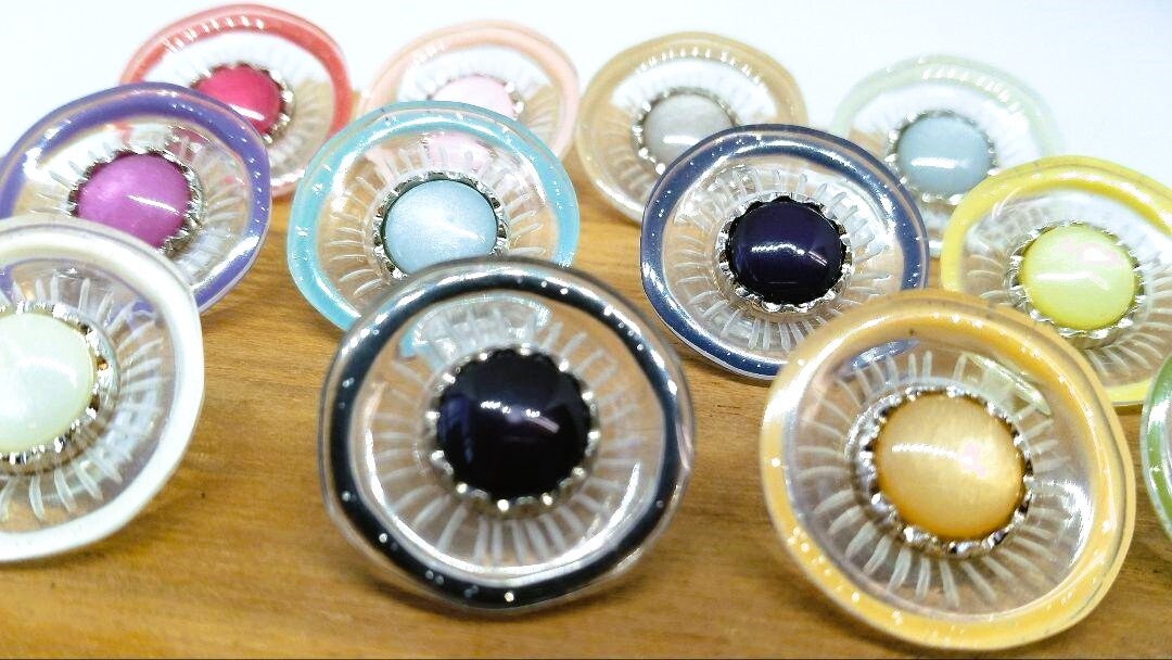 Vintage Japanese Buttons - Vintage Japanese Pearlized Plastic Buttons ...