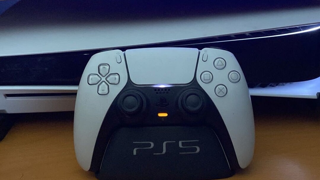 PS5 Controller Display Mount Stand Holder Black Modern Simplistic ...