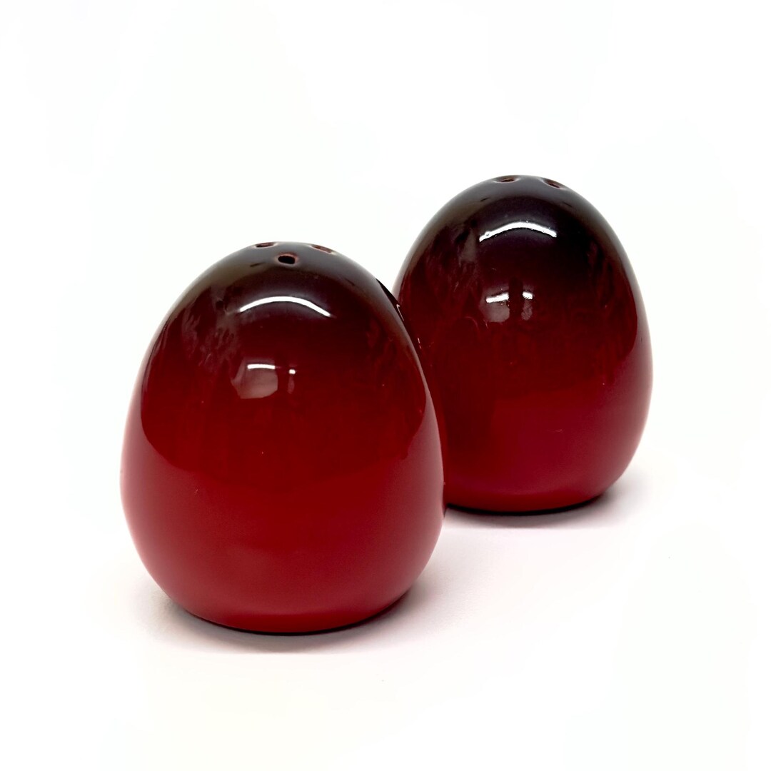 Mid-century Modern Egg-shaped Red and Black Gradient Salt & Pepper ...