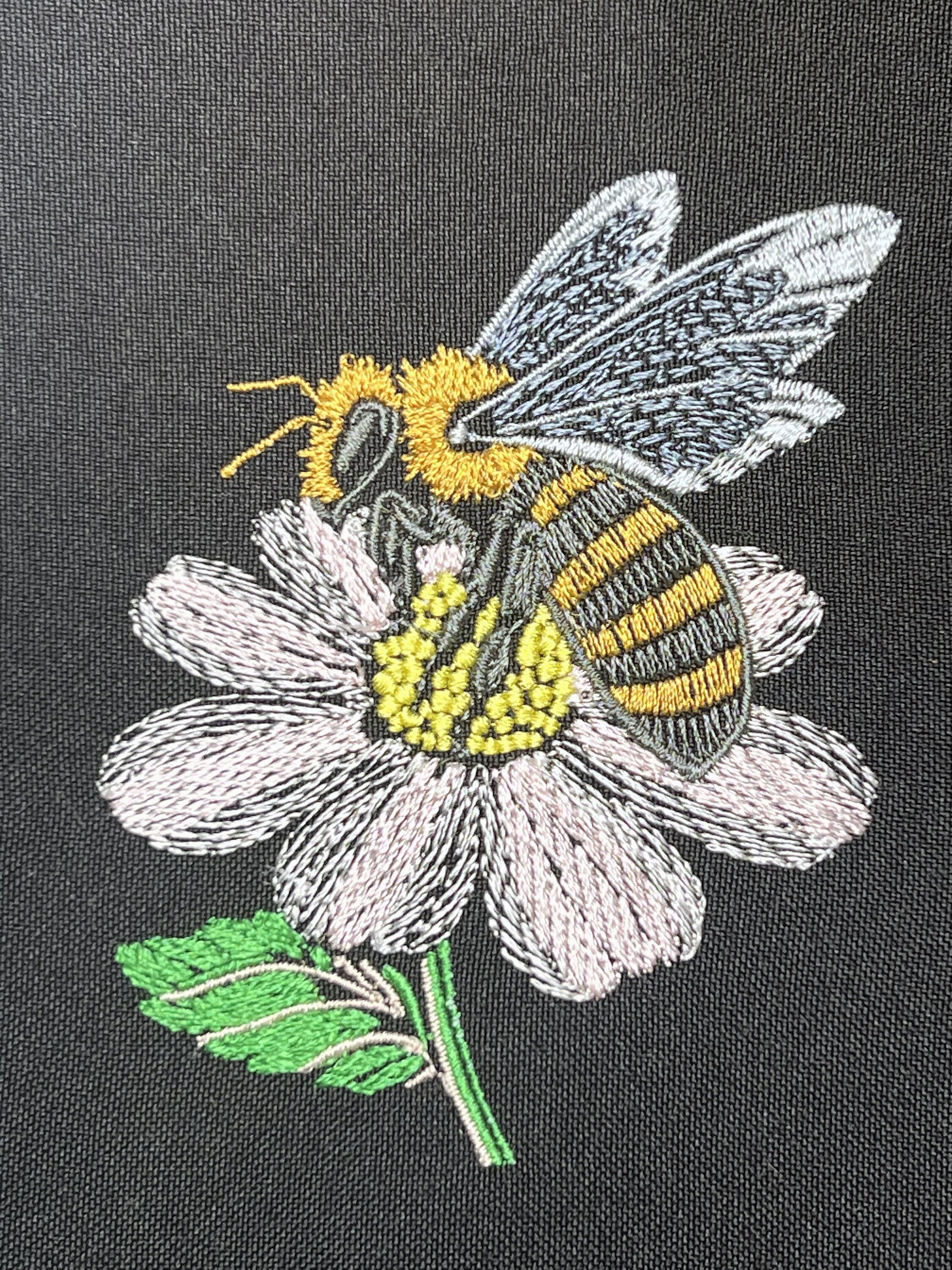 Bee on Daisy Embroidery Design Lifelike Honeybee for Dark Fabric ...