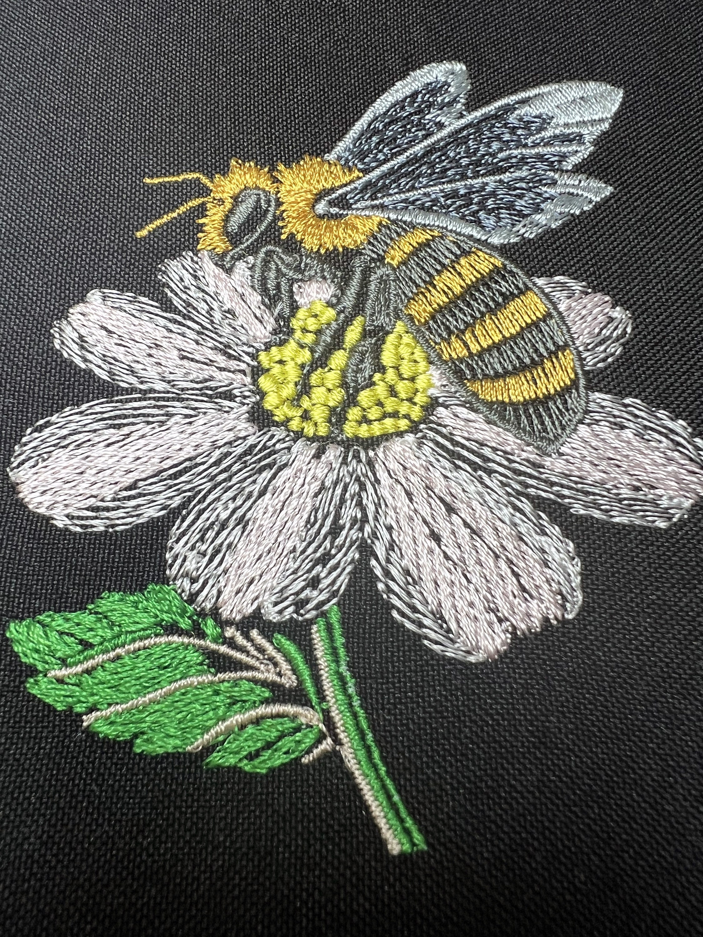 Bee on Daisy Embroidery Design Lifelike Honeybee for Dark Fabric ...