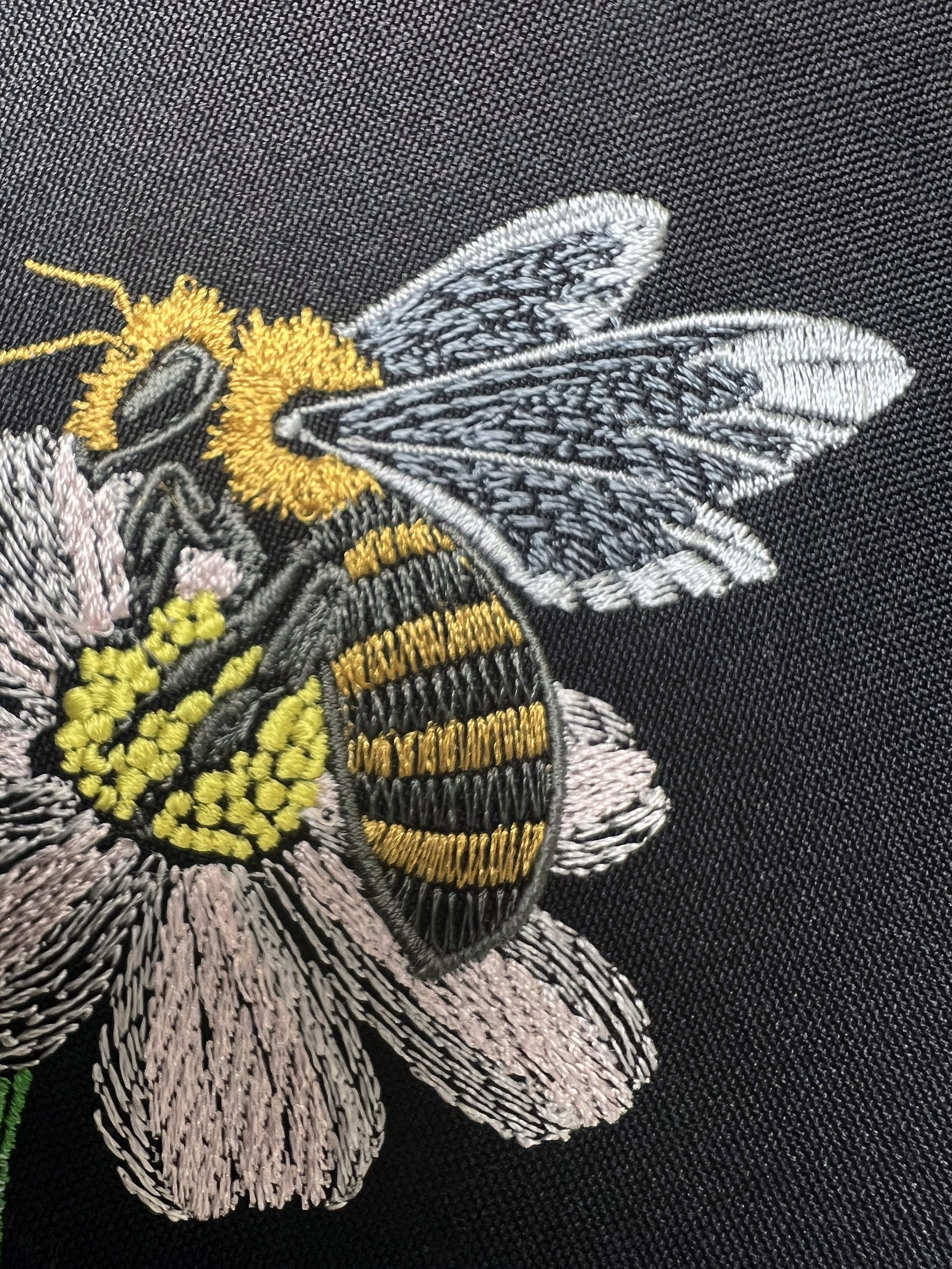 Bee on Daisy Embroidery Design Lifelike Honeybee for Dark Fabric ...