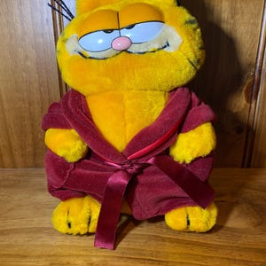 GARFIELD in Red Velvet Bathrobe Vintage Stuffed Toy 1981 - Etsy