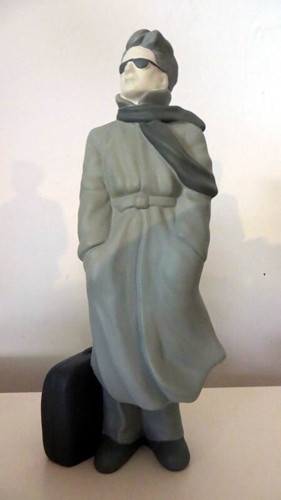 Decorative Figure 28 Cm Men's Model Mannequin Grey With Suitcase ...