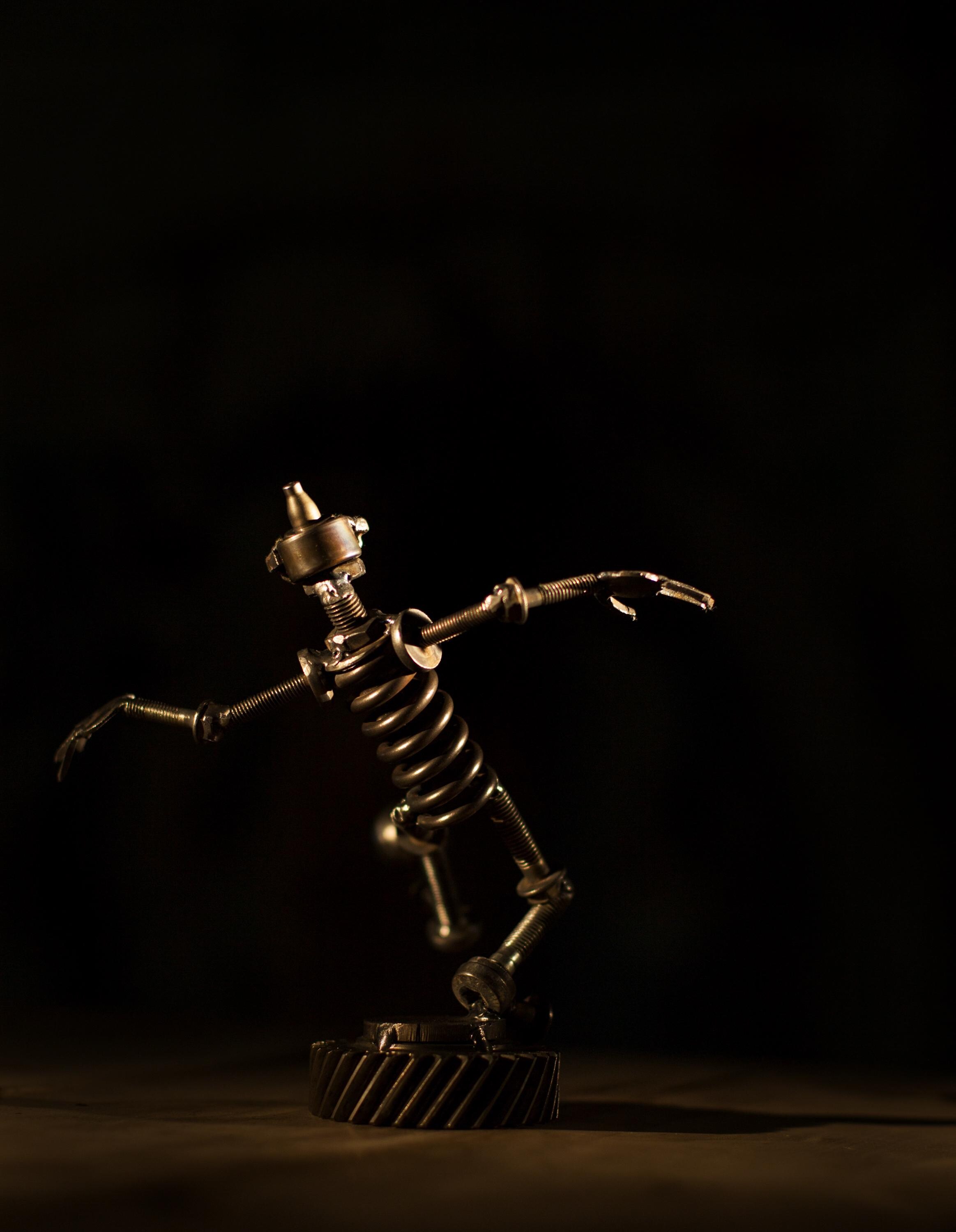 Welded Iron Spring Football Player Sculpture: Scrap Metal Art - Etsy