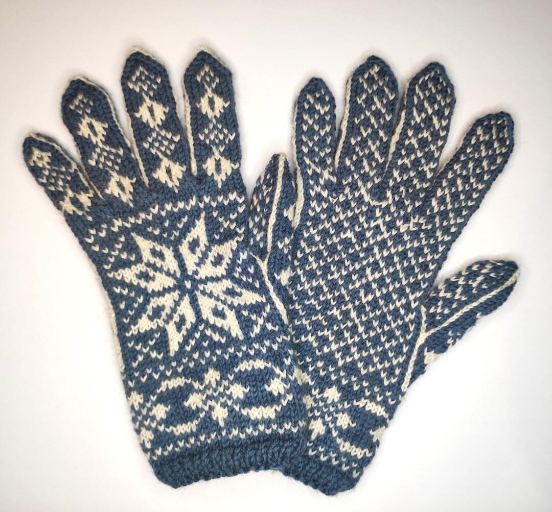 Finger Gloves. Selbu Design. Size S. Color: Petrol. Handcrafted. 100% ...