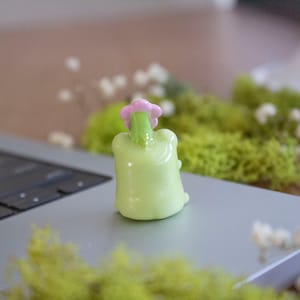 Cute Frog Daisy Pet Desk Buddy Clay Frog Figurine Frog Desktop Ornament ...