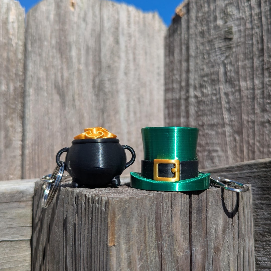 St. Patrick's Day Keychain - Cute Green Leprechaun Hat Charm - Lucky ...