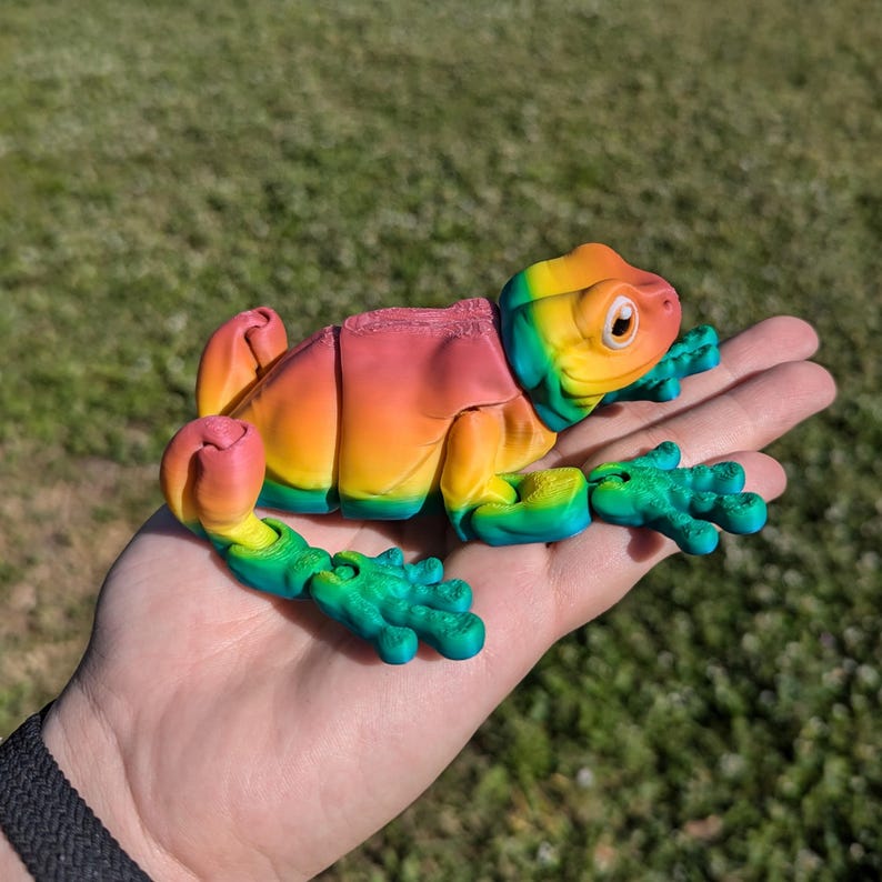 White's Tree Frog 3D Printed Articulated Figure: Unique Amphibian Model ...