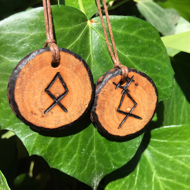 Protective Pendant tree of Family With the Otal Rune. Scandinavian ...