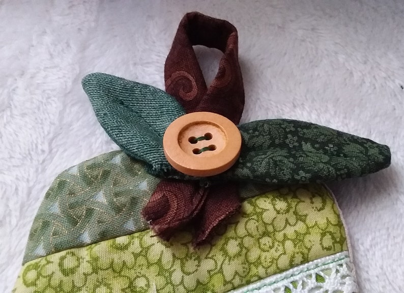 Decorative Patchwork and Machine Quilting Pot Holders 'pear ...