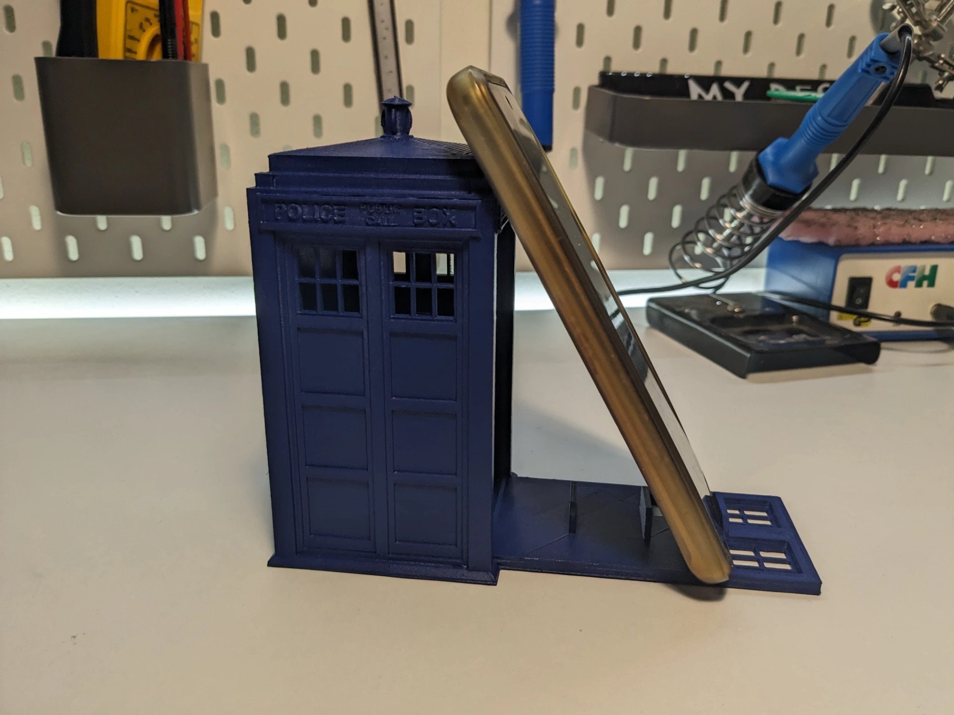 Doctor Who Tardis Phone Stand Iconic British Sci-fi Series Inspired ...