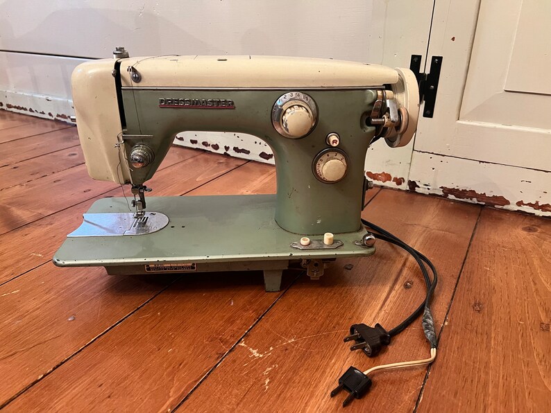 Antique Sewing Machine - Etsy