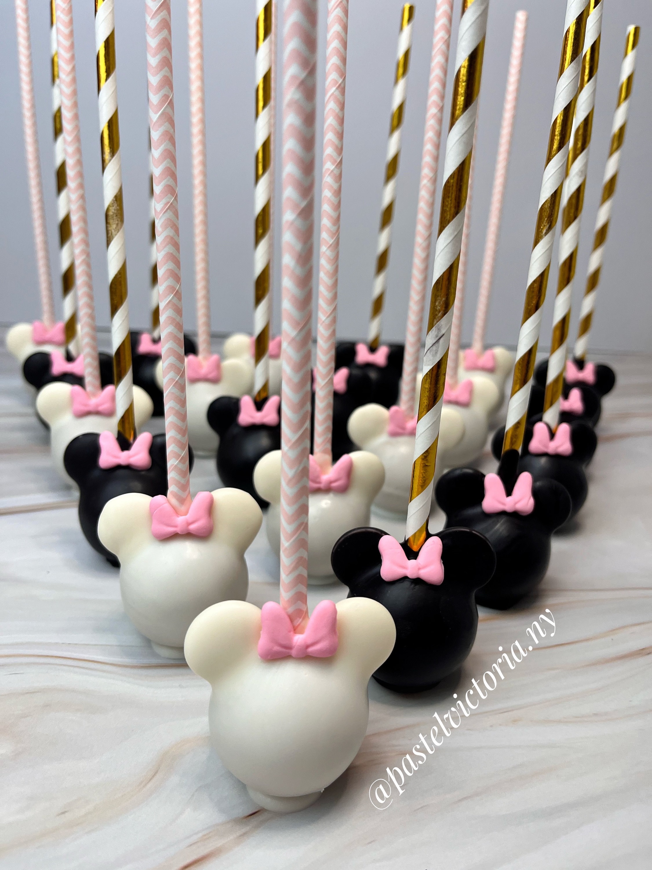 Minnie Mouse Themed Cake Pops Minnie Mouse Cake Pops ,table Desserts ...
