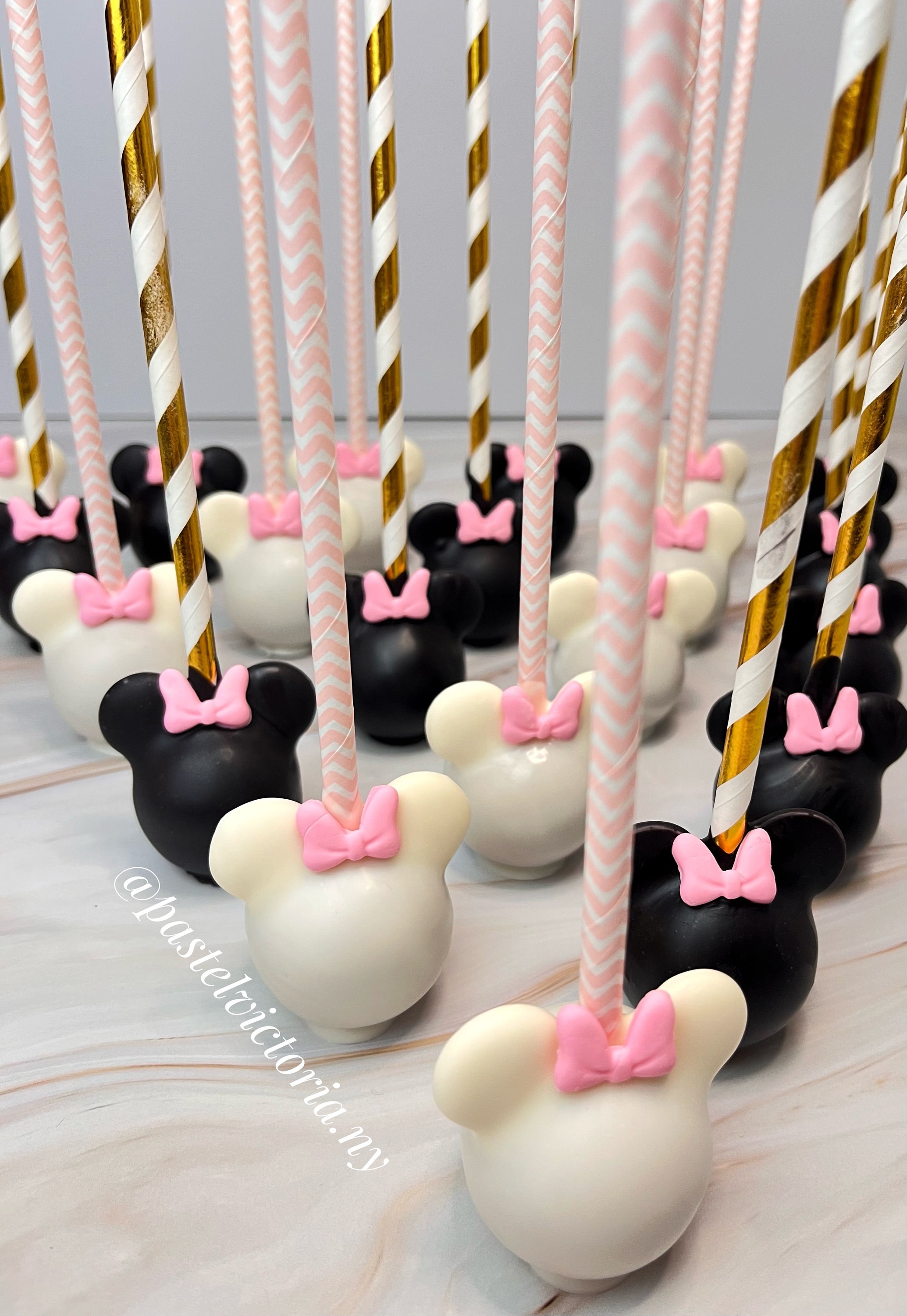 Minnie Mouse Themed Cake Pops Minnie Mouse Cake Pops ,table Desserts ...