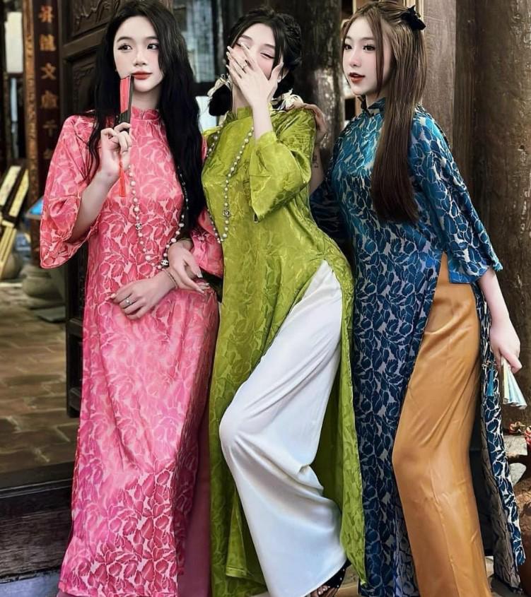 Leaf-pattern Brocade ao Dai. Vietnamese Traditional Dress. High-quality ...