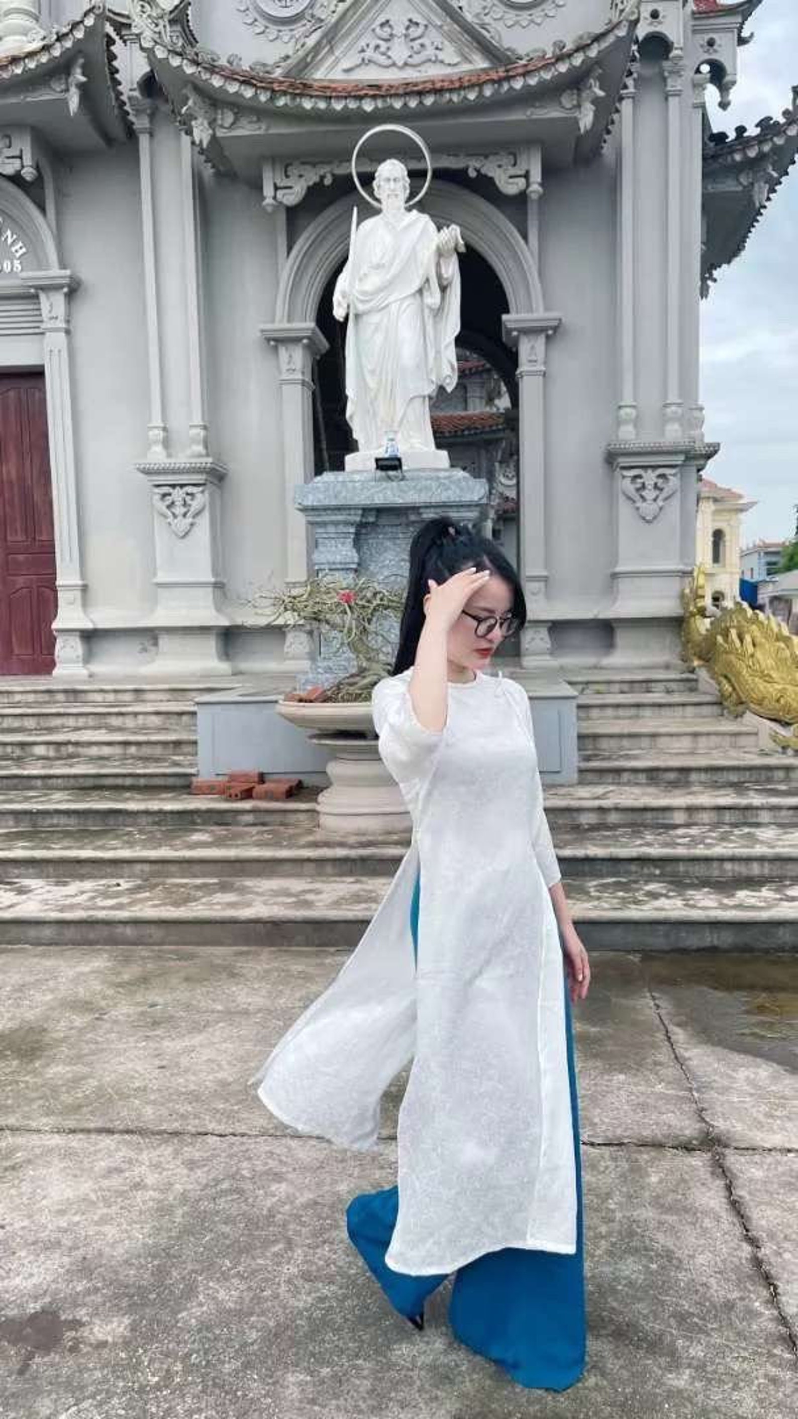 Embossed Brocade White Pattern Vietnamese Traditional Dress ao Dai ...