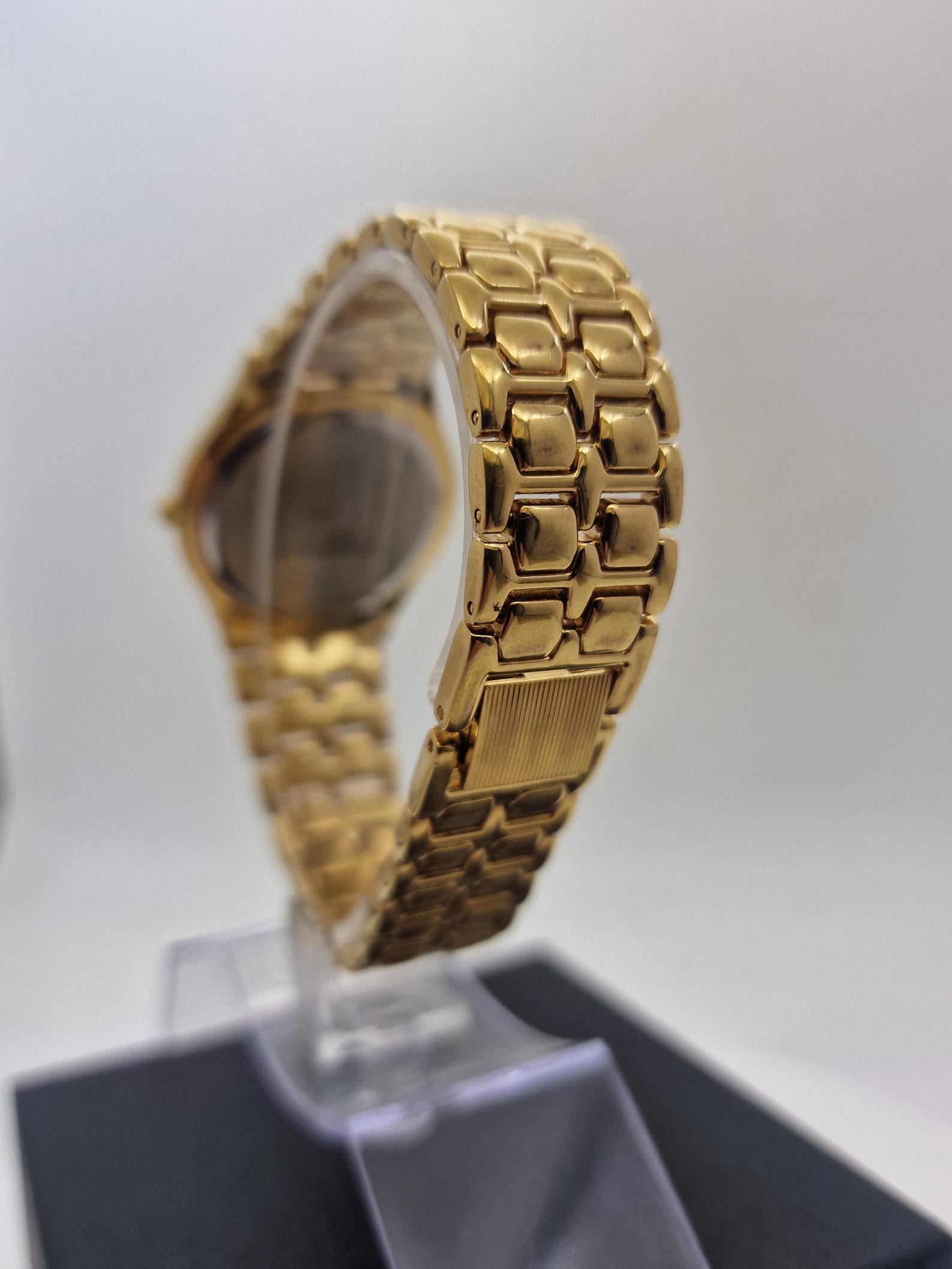 CONSTANT Woman Quartz Wristwatch Model AL12757D. It Features a Gold ...