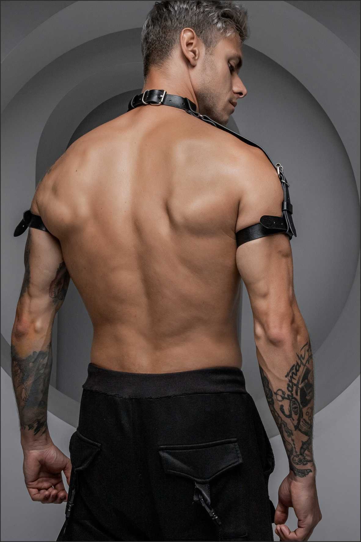 Herren Leder, Schulter Harness mit Halsband für Männer Verstellbarer Arm Harness Schwarz & Rot ...