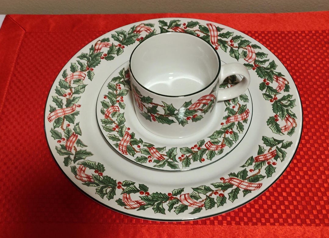 Vintage Majesticware Holiday Ribbon for Mervyns Four Place Settings ...