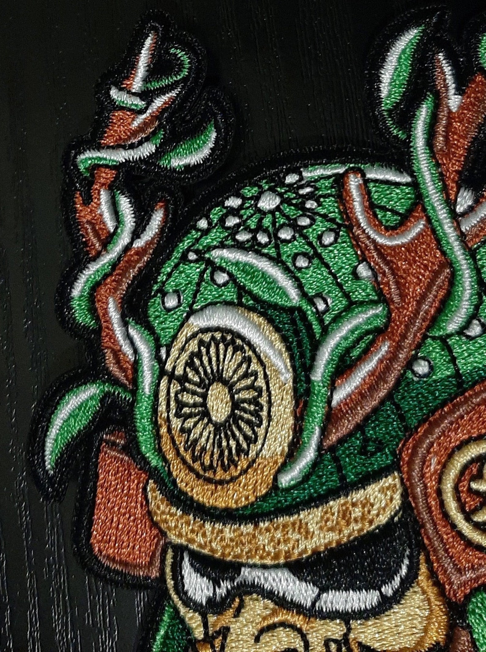 Green Japanese Samurai Warrior Head Sew or Iron on Patch With Bee an ...