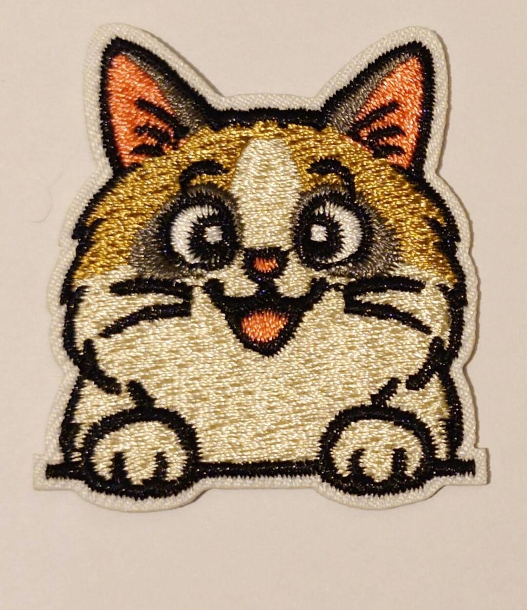 Happy Fluffy Main Coon Cat Patch: Embroidered Pet Animal Iron-on Badge ...