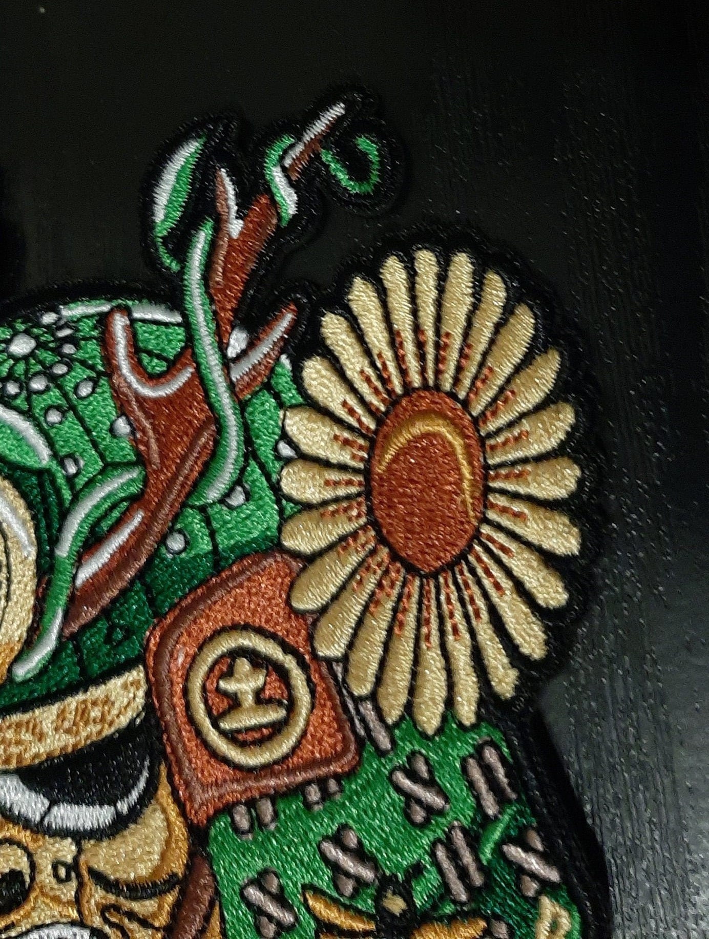 Green Japanese Samurai Warrior Head Sew or Iron on Patch With Bee an ...