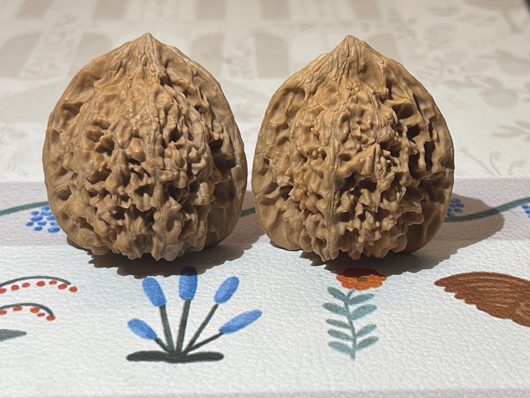 Tiger Head - 虎头 Pair of Matched Wenwan Walnut for Meditation ...