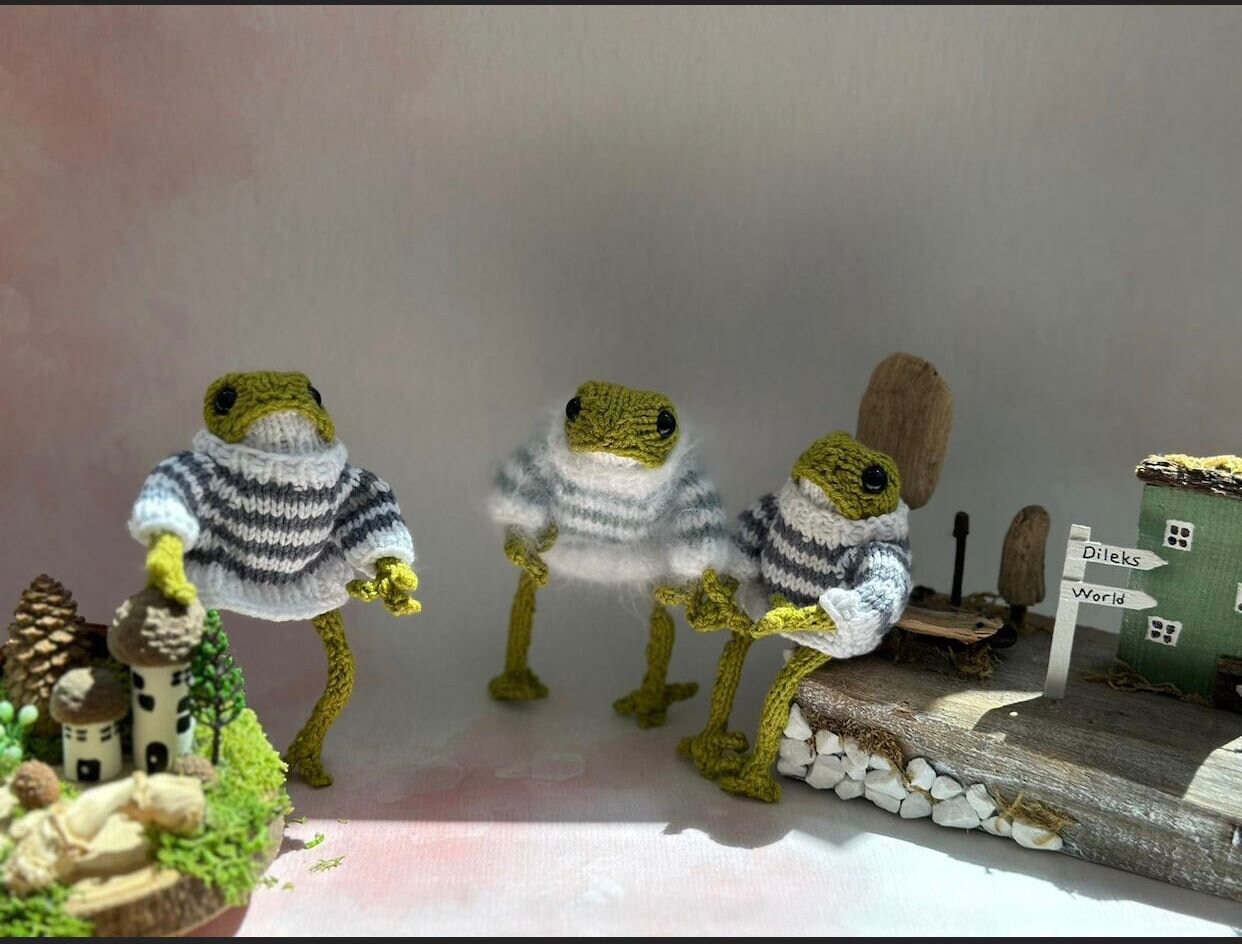 Cute Froggie , Custom Crochet Frog, Froggie's Sweater, Sweater to Fit ...