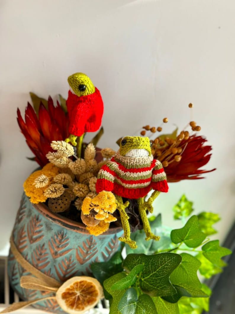 Crochet Frogs Three Style Frog KNITTING Cute Frog With Sweater , Custom ...