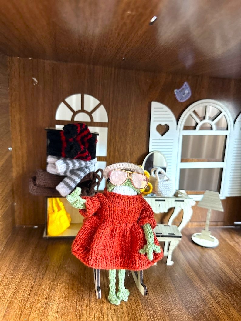 Crochet Frogs Mrs Frog KNITTING Cute Frog With Sweater , Custom Frog ...