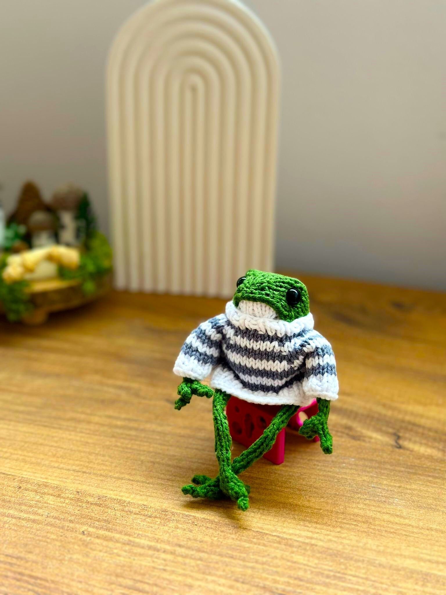 Mini Knit Posable Frog With Jumper Cute Frog With Sweater With Lots of ...