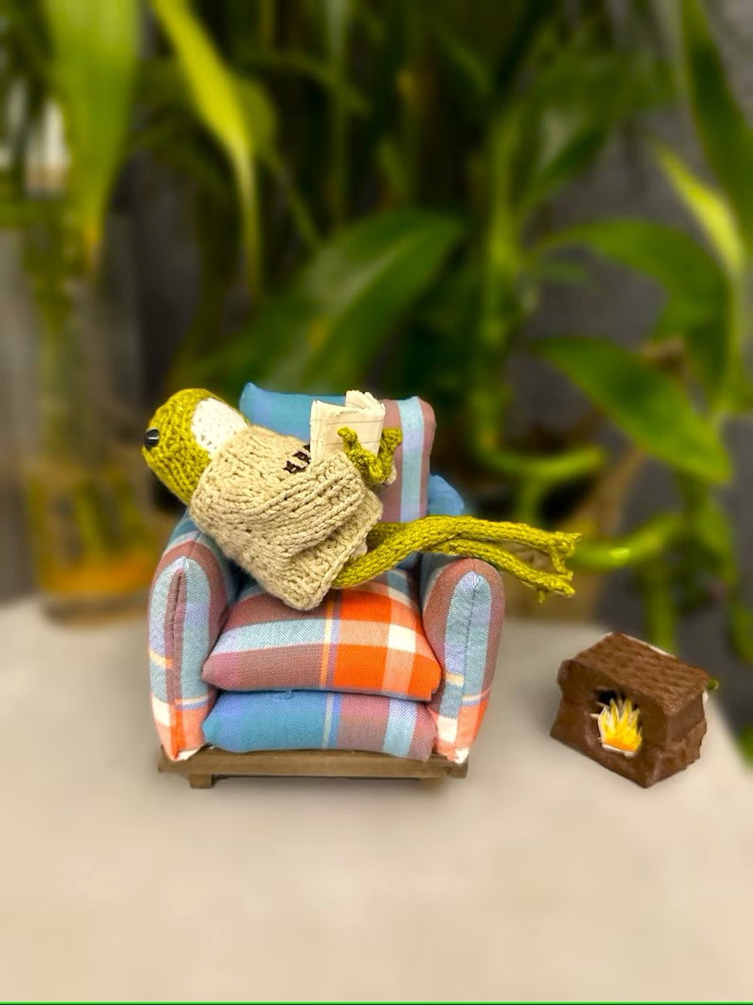 Handmade Yarn Cotton Frog Crochet, Amigurumi Frog With Armchair ,cute ...