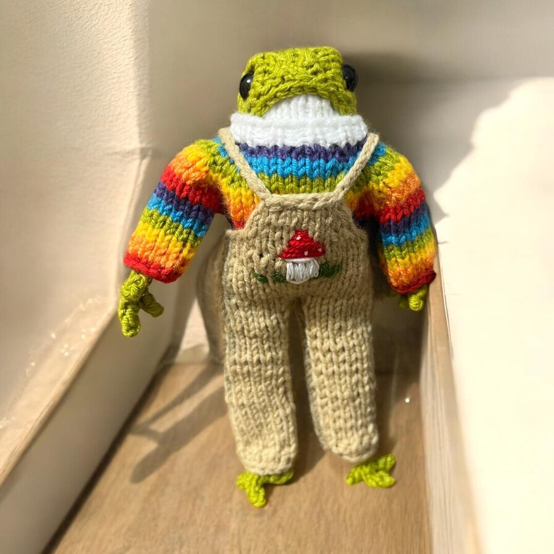 Knitted GREEN Frog, Green Frog as Funny Gift, Knitted Frog Rainbow ...
