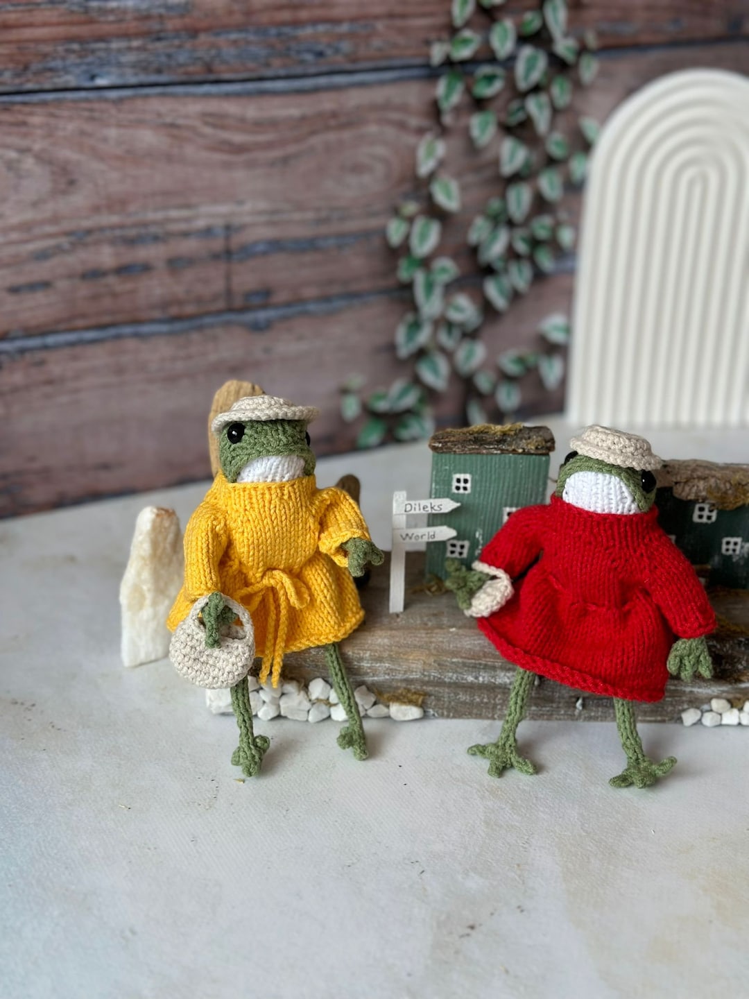 Crochet Frogs Mrs Frog KNITTING Cute Frog With Sweater , Custom Frog ...