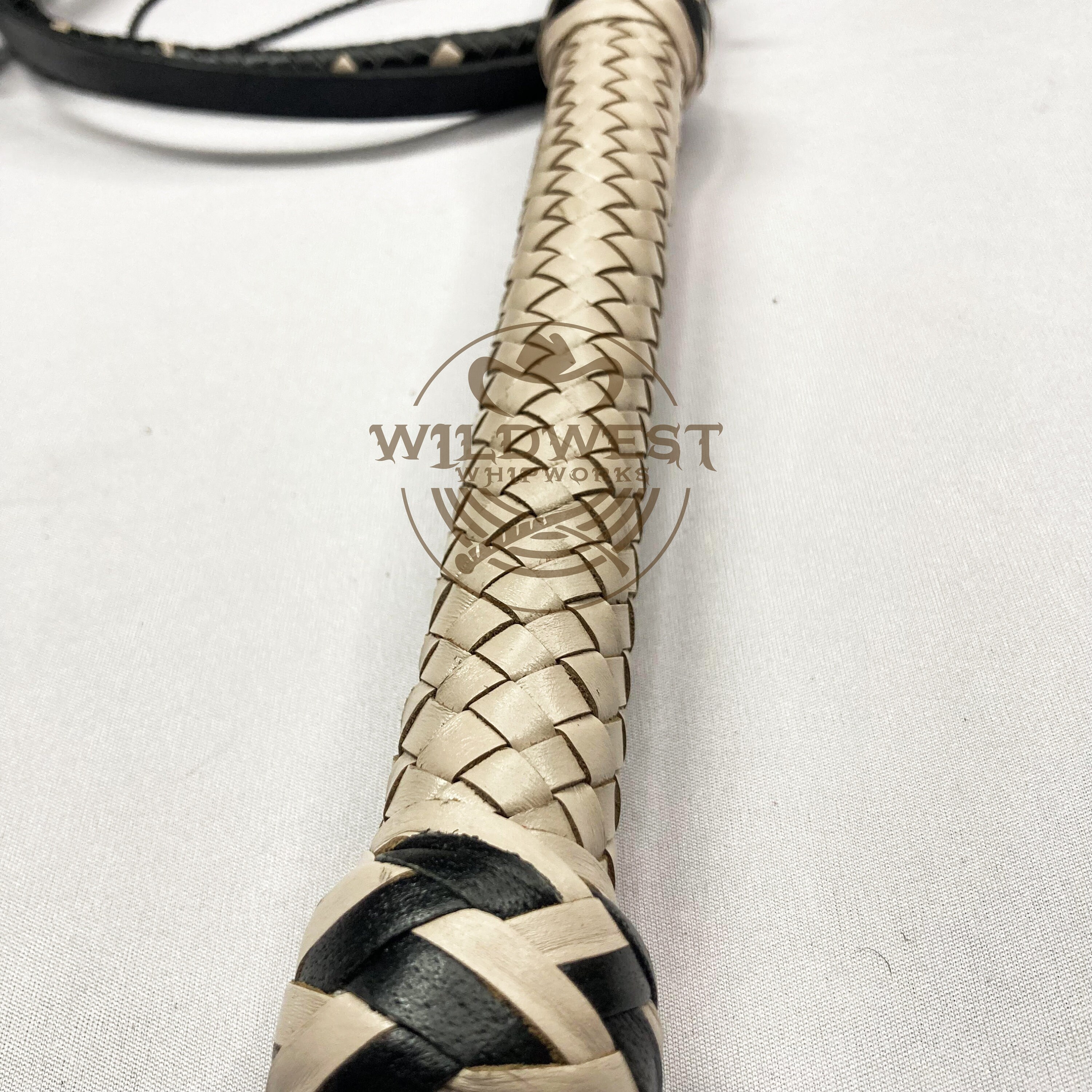 Kangaroo Hide Leather Bullwhip , 4ft to 12ft, 12/16 Plait Professional ...