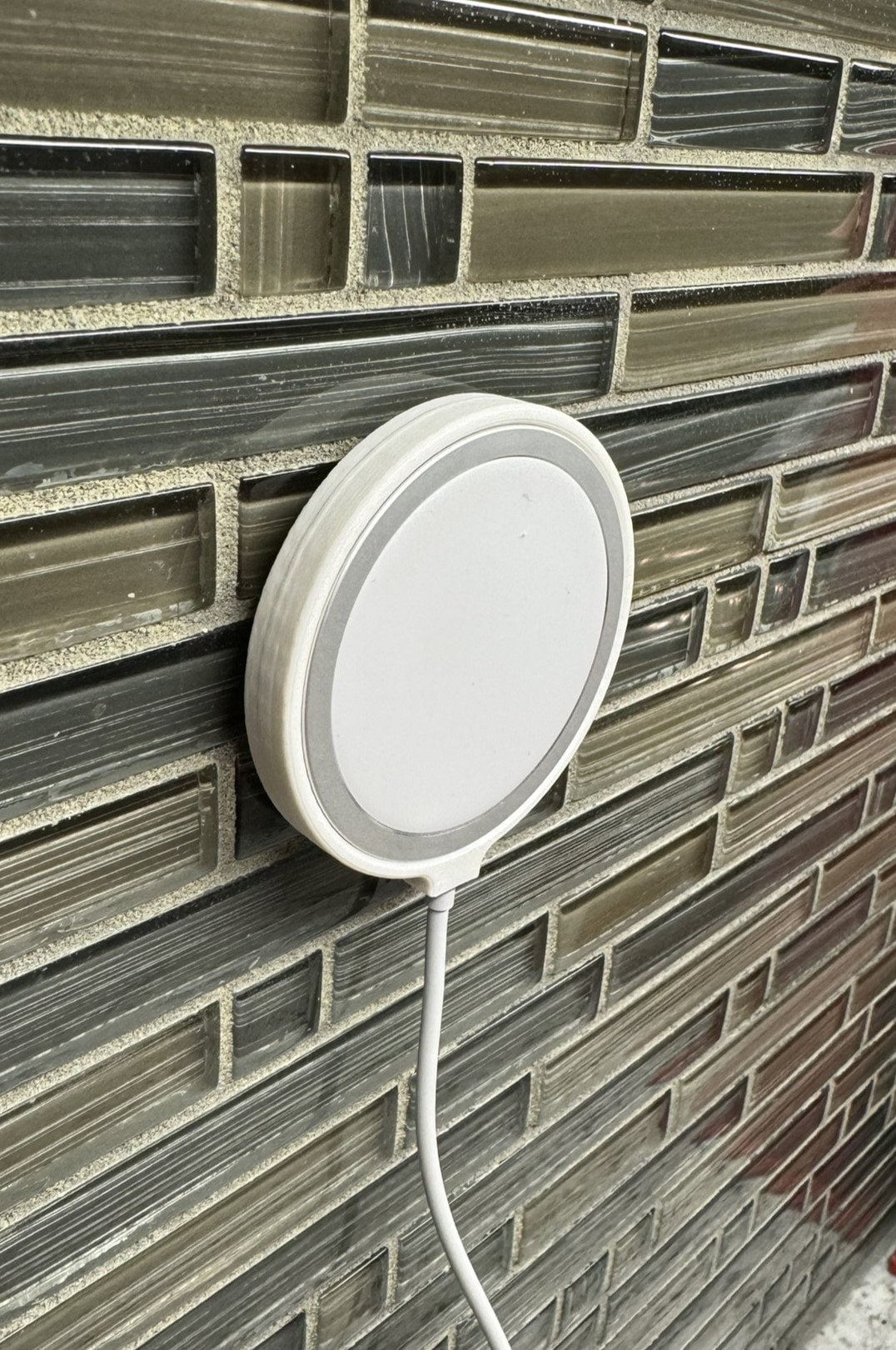 Wall Mounted Magsafe Charger for Displaying Apple Iphone, Command Strip ...