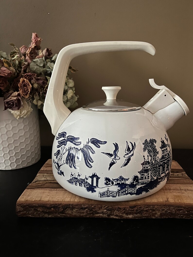 Blue Willow Enamelware. Vintage Enamel Tea Kettle, Colander, Dutch Oven ...
