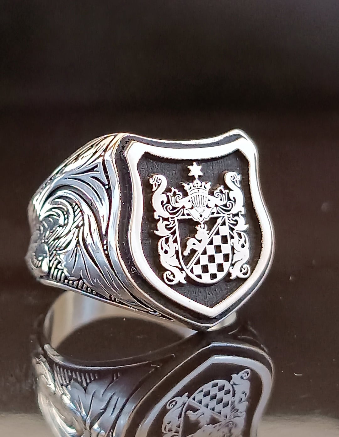 Coat of Arms Ring / Custom Family Crest Ring / Heraldic Shield Ring ...