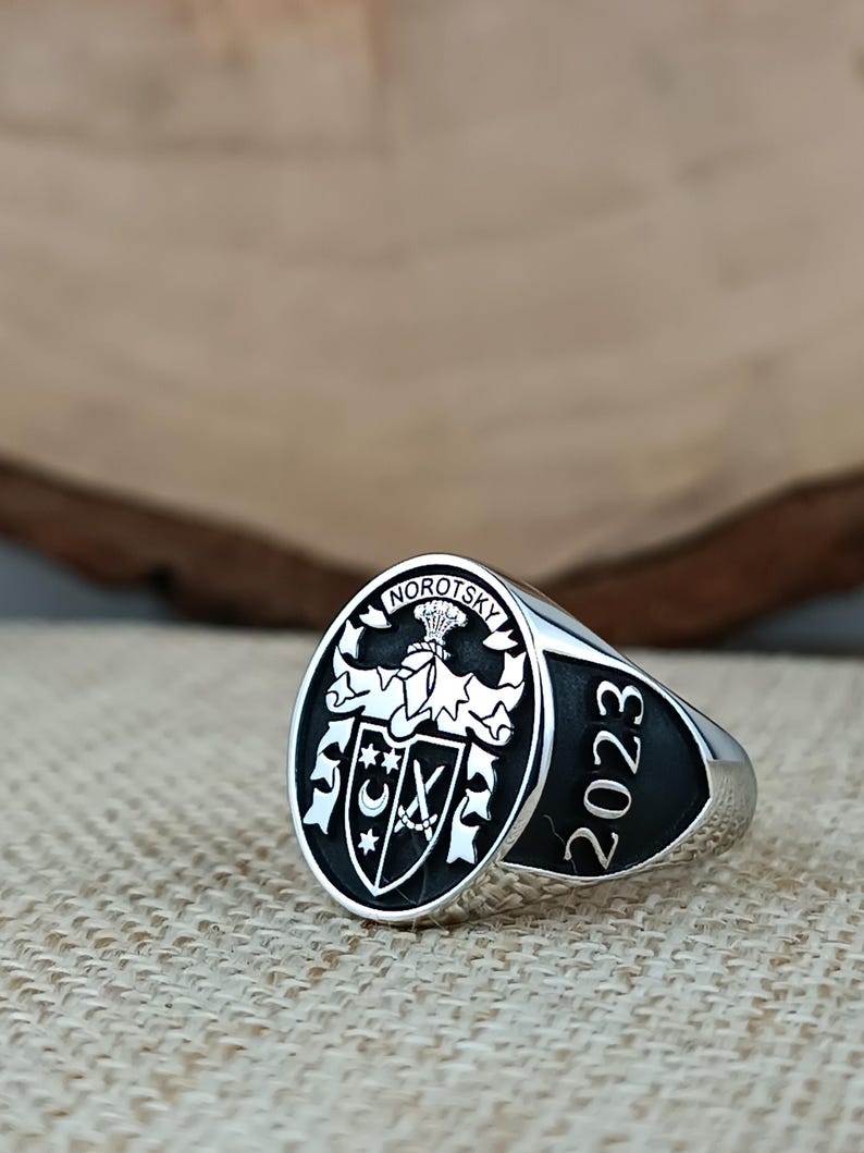 Custom Coat of Arms Ring / Family Crest Signet Ring / Silver Heraldic ...