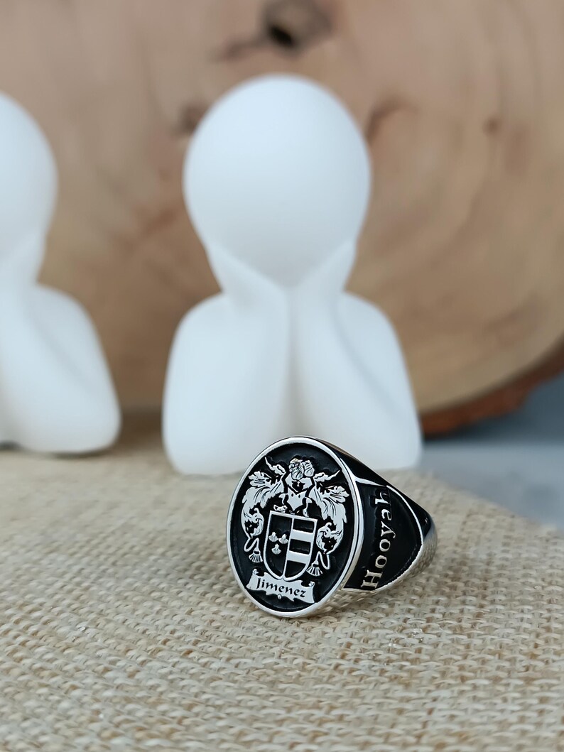Round Crest Signet Ring / Custom Coat of Arms Jewelry / Silver Family ...