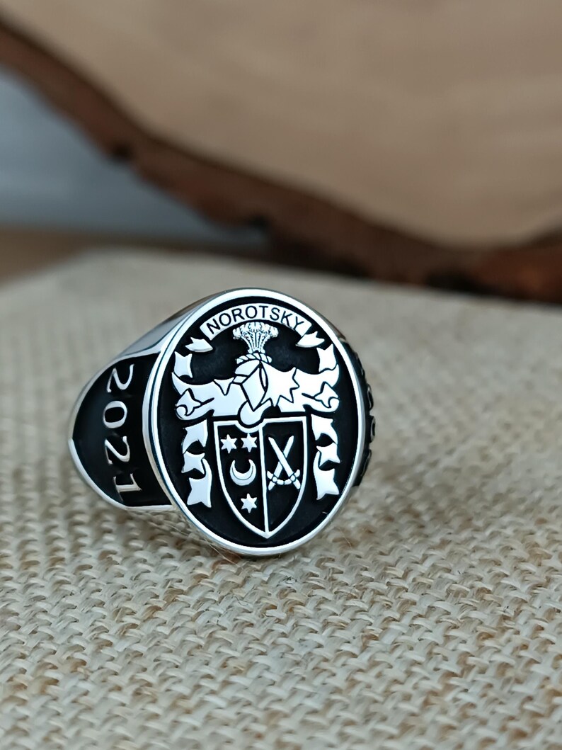 Custom Coat of Arms Ring / Family Crest Signet Ring / Silver Heraldic ...