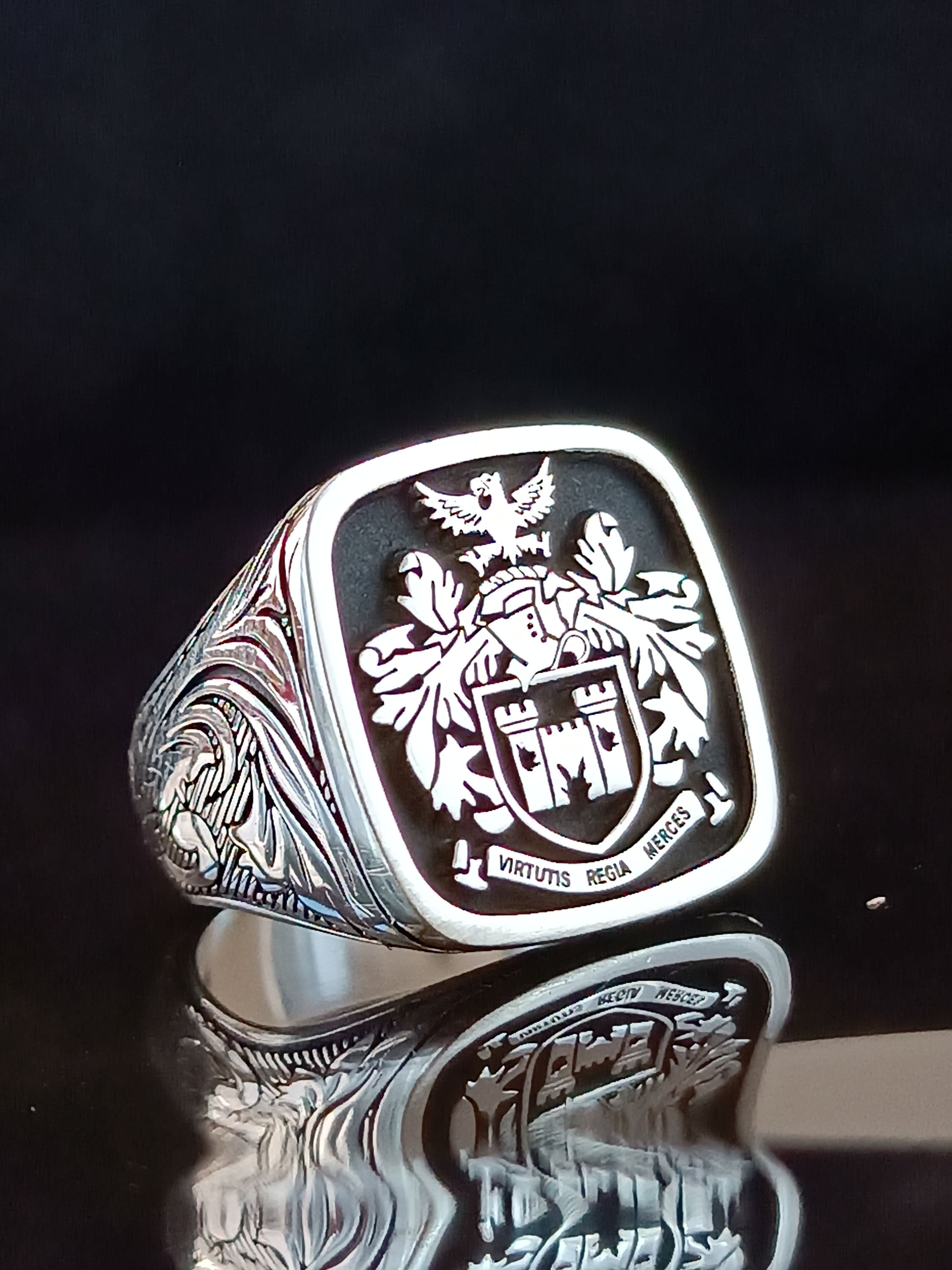 Crest Ring, Family Crest Signet Ring Christmas Gift, Coat of Arms Ring ...