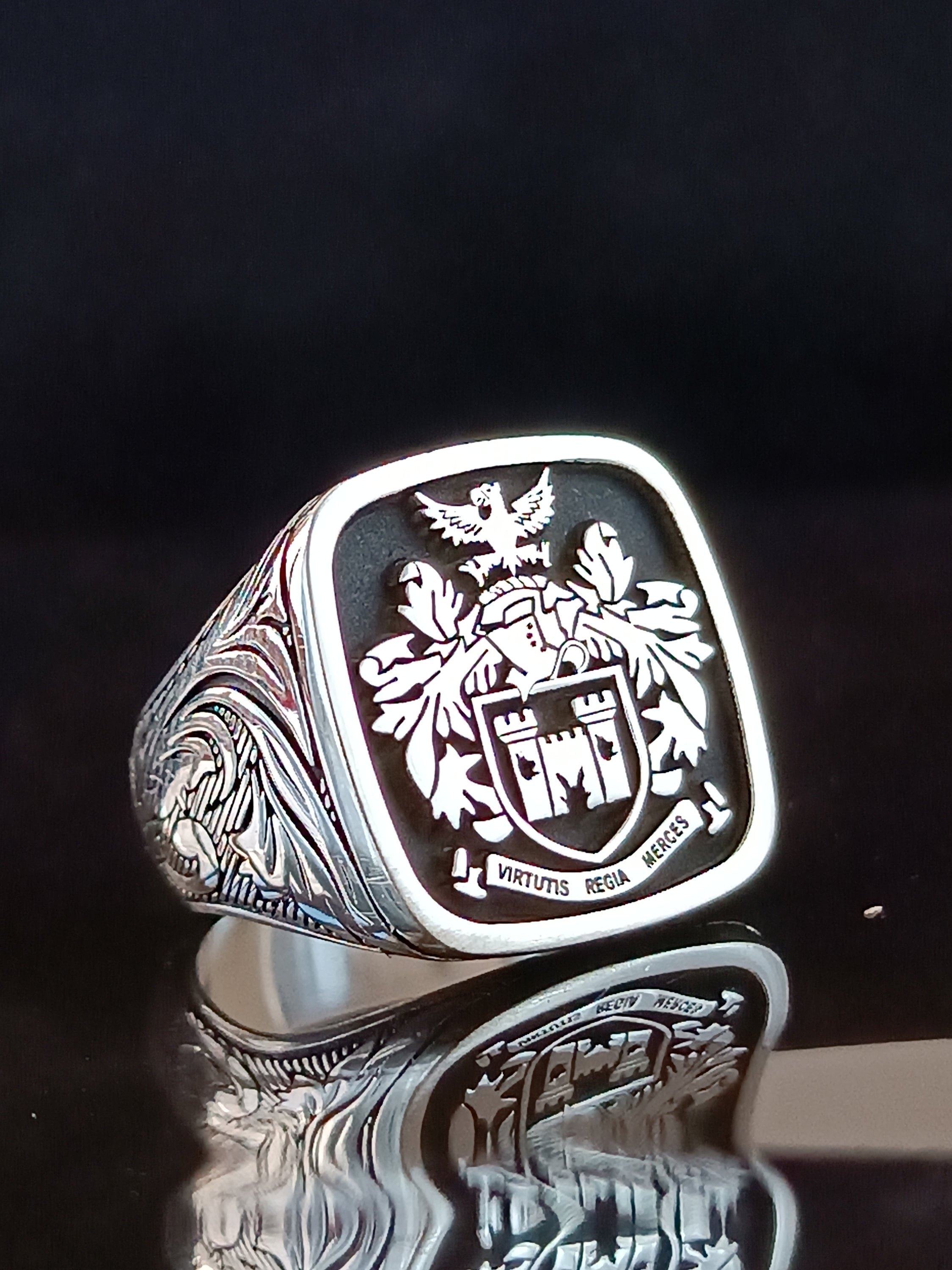 Crest Ring, Family Crest Signet Ring Christmas Gift, Coat of Arms Ring ...