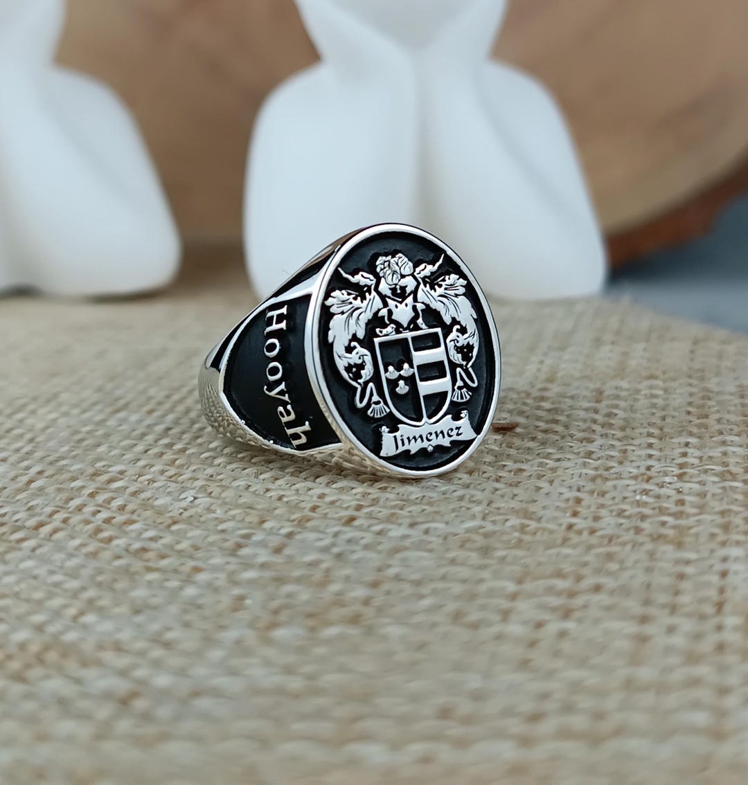 Round Crest Signet Ring / Custom Coat of Arms Jewelry / Silver Family ...