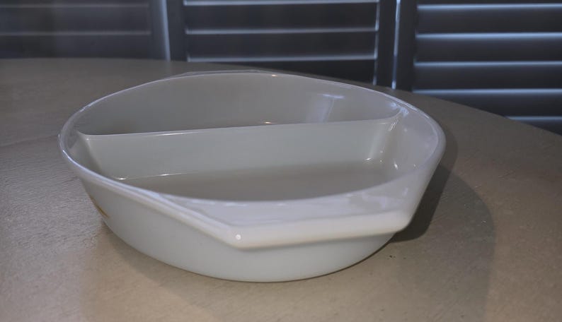 Pyrex Royal Wheat 1.5 Quart Oval Divided Dish - VTG - Etsy