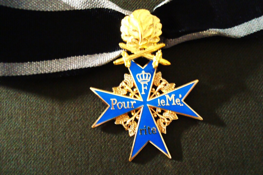 Pour Le Merite Aka blue Max Medal With Oakleaves and Swords Device ...