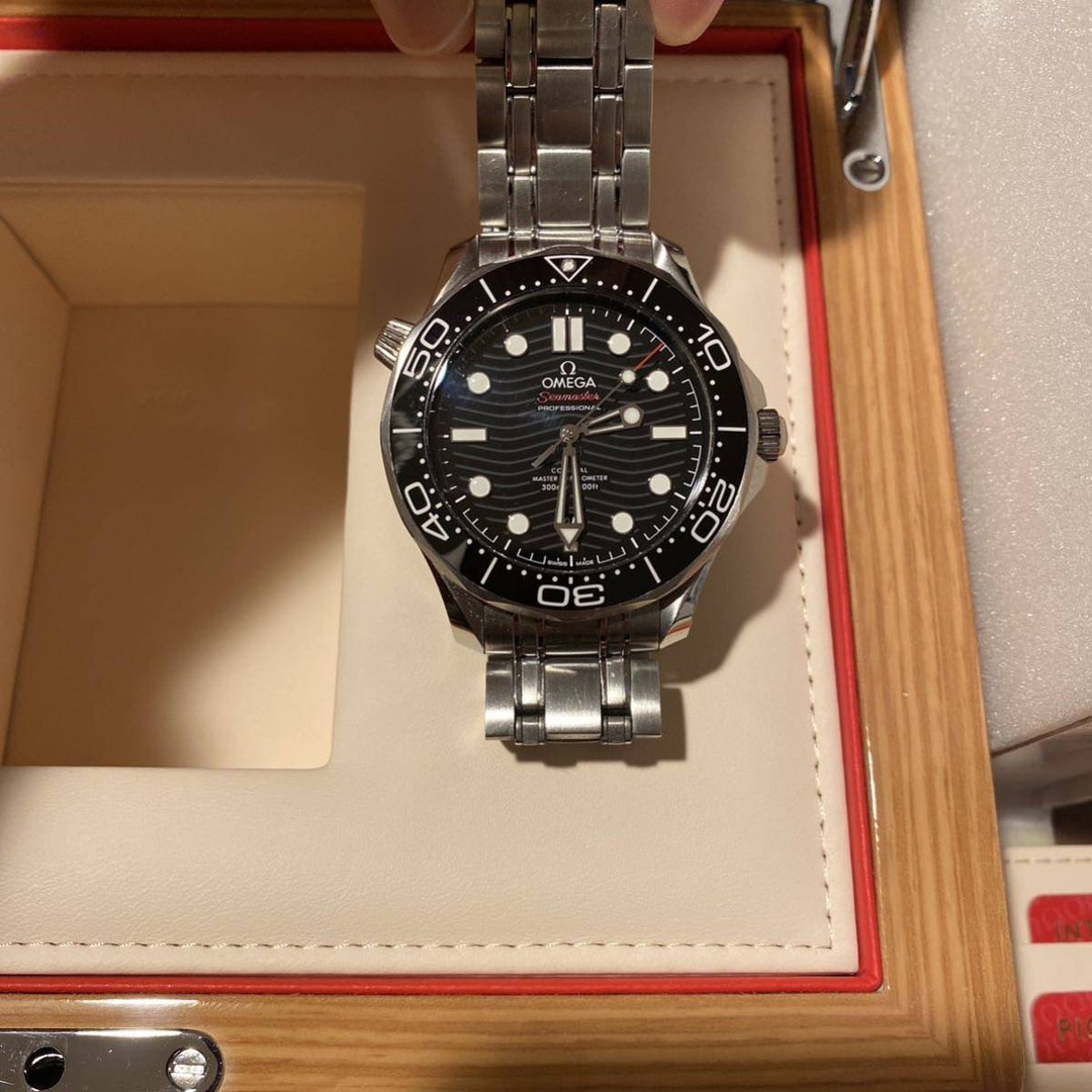 OMEGA Seamaster Diver 300M Black Omega Speedmaster 210.30.42.20.01.001 ...
